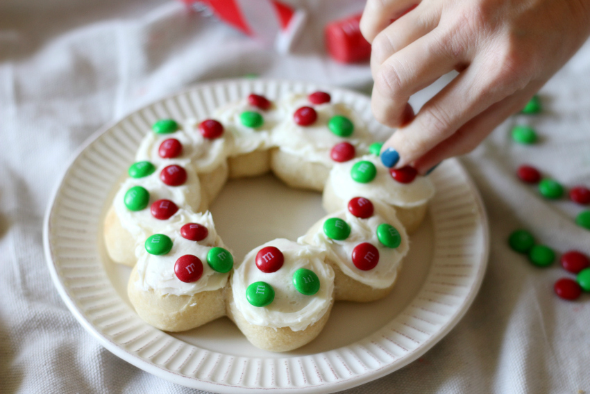 Baking a Sweet Bread Christmas Wreath - Make and Takes