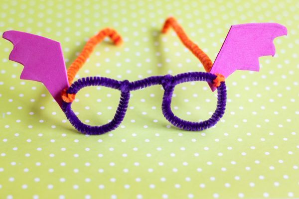 Bat-tastic Bifocals using Pipe Cleaners - Halloween Craft for Kids