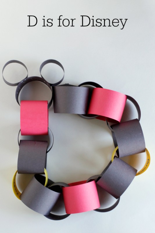 Disney Vacation Paper Chain Countdown - Make and Takes
