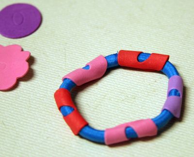 A Simple Trick for Embellishing Elastic Band Bracelets - Make and Takes