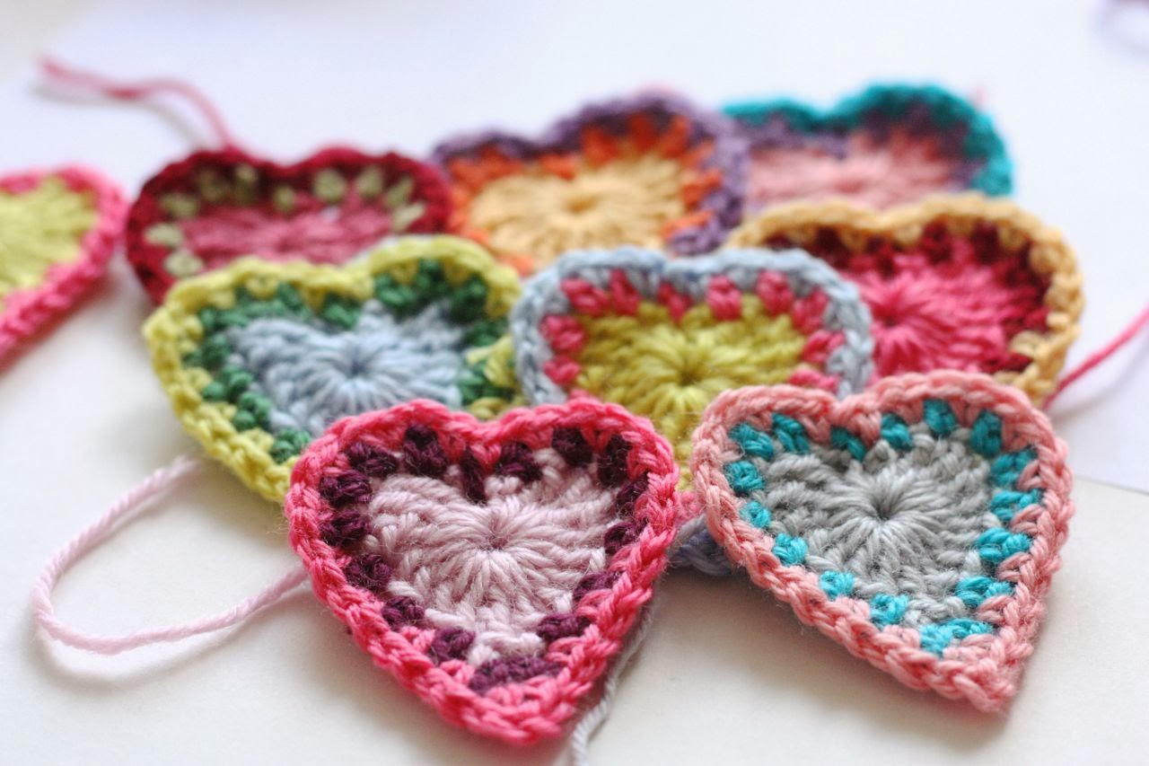 15 Heart Shaped Yarn Projects to Create - Make and Takes