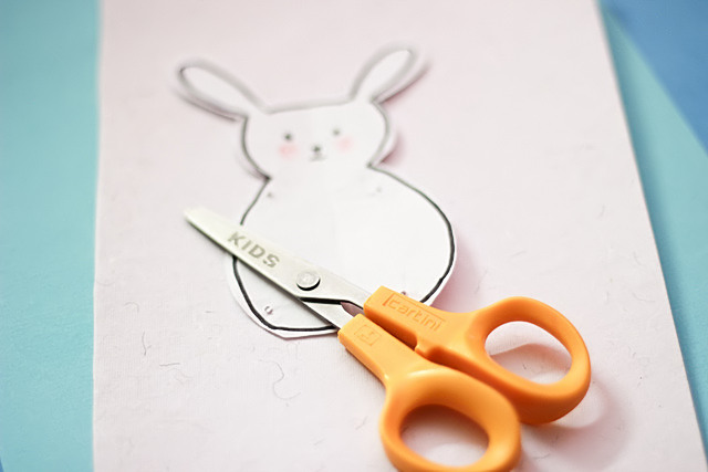 Hopping Peter Rabbit Puppet Craft - Make and Takes