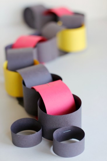 Disney Vacation Paper Chain Countdown - Make and Takes