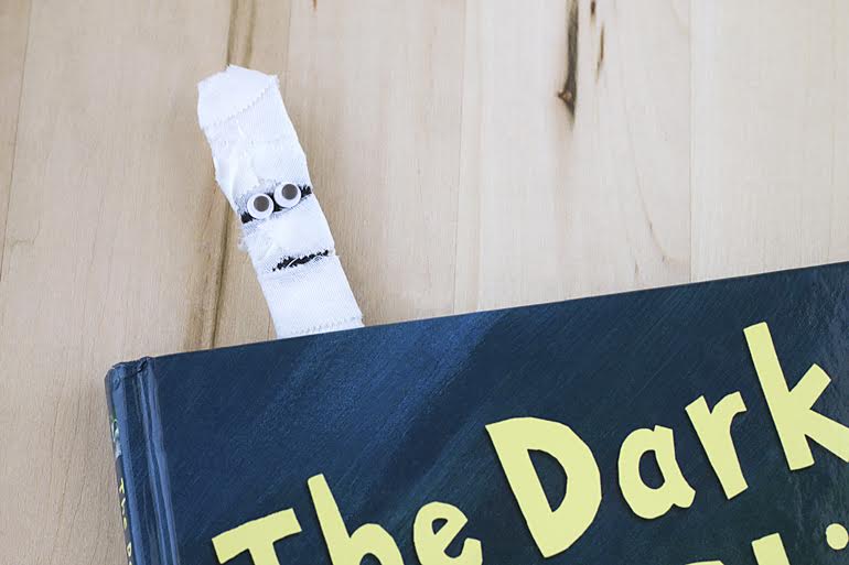 Mummy Bookmarks for Halloween - Make and Takes
