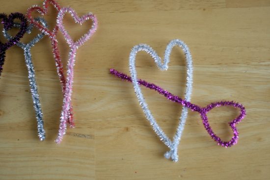 Make Valentines Easy with these 5 Pipe Cleaner Hearts - Make and Takes