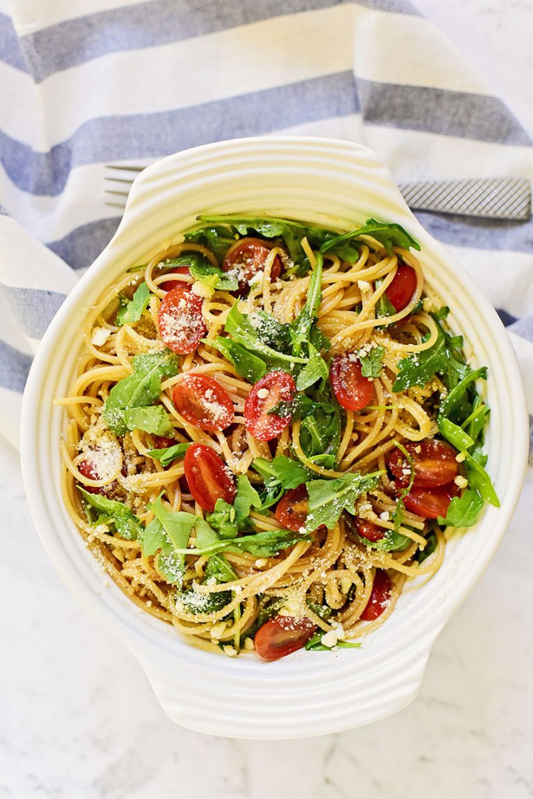 Simple Spaghetti Recipe with Tomatoes and Arugula - Make and Takes