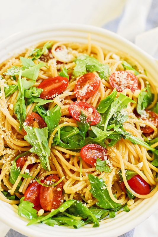 Simple Spaghetti Recipe with Tomatoes and Arugula - Make and Takes