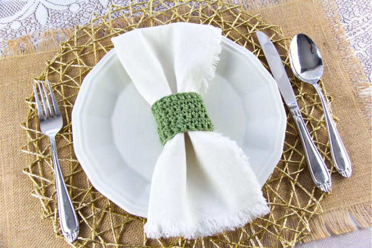 How To Crochet Napkin Rings - Make and Takes