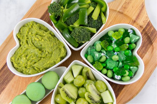 Four Leaf Clover St. Patrick's Day Snack Board - Make and Takes