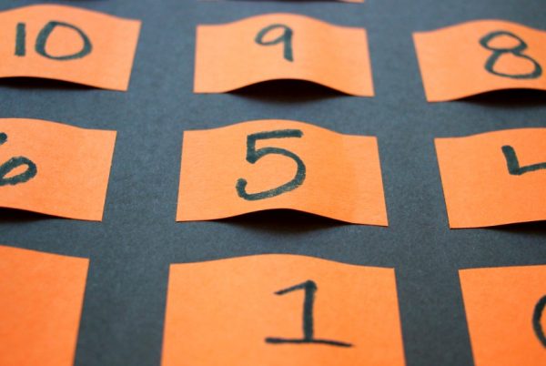 Simple Spider Halloween Countdown Pocket Chart - Make and Takes