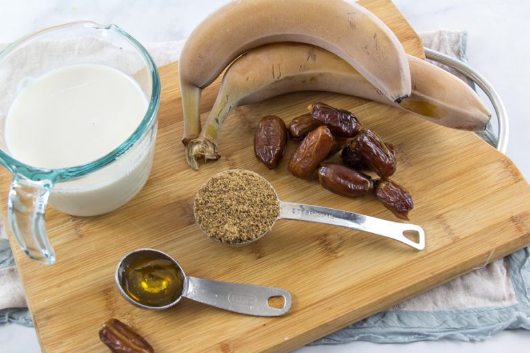 Make This Banana and Date Smoothie - Make and Takes