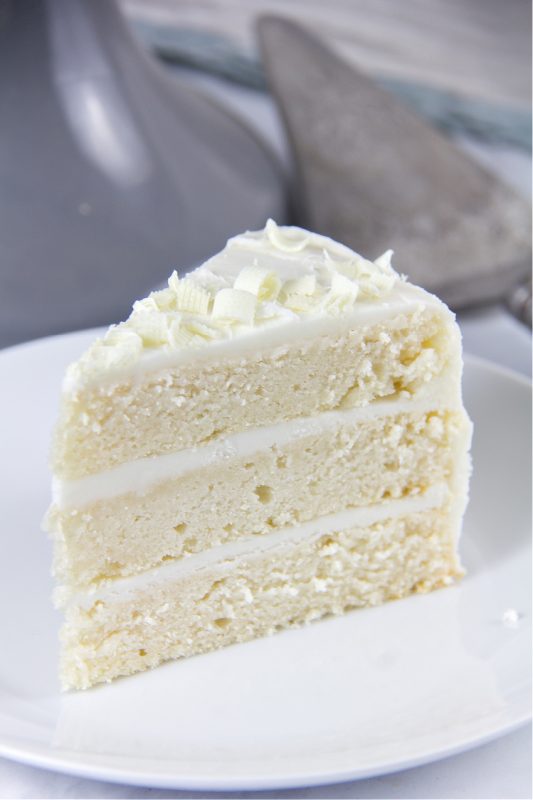 How to Make a Classic White Cake - Make and Takes