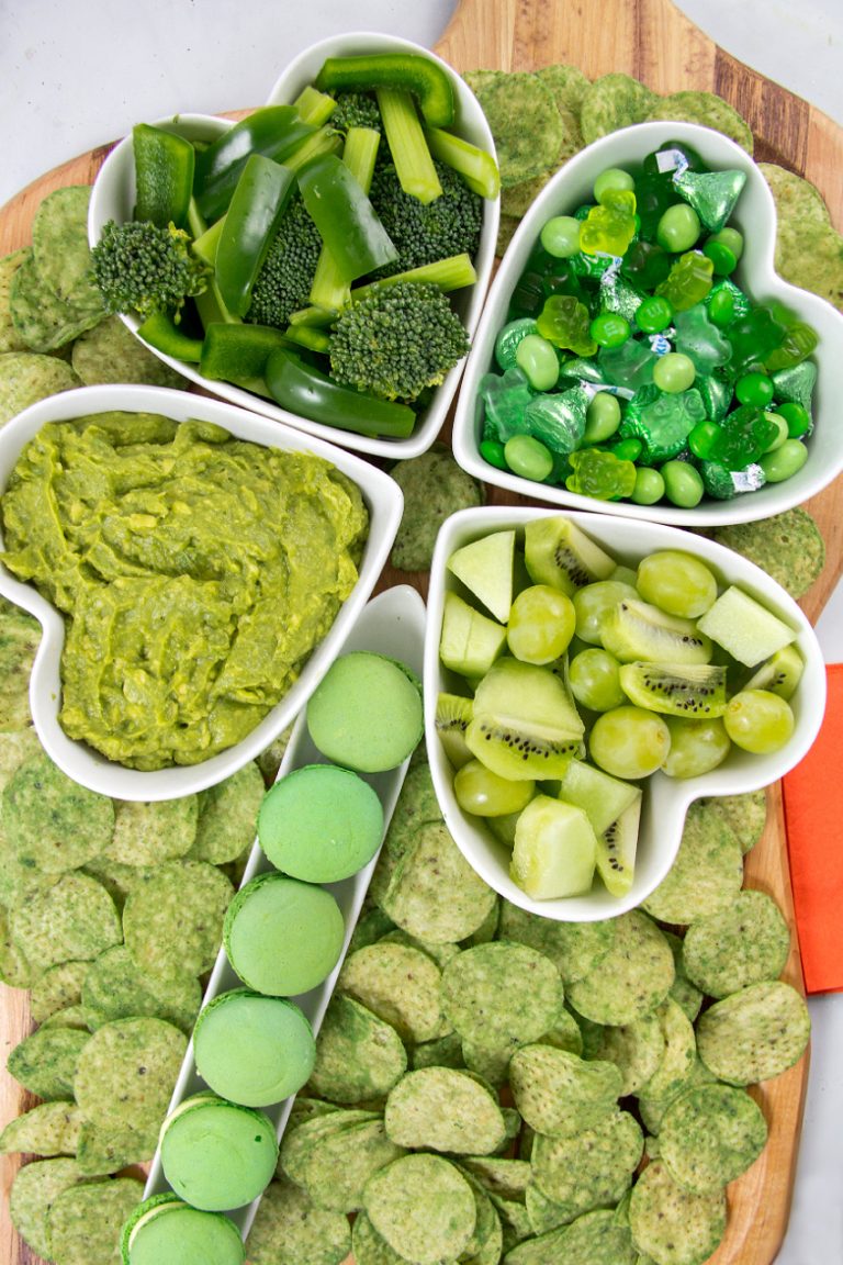 Four Leaf Clover St. Patrick's Day Snack Board - Make and Takes