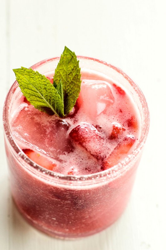 Mix Up Fresh Strawberry Lemonade - Make and Takes