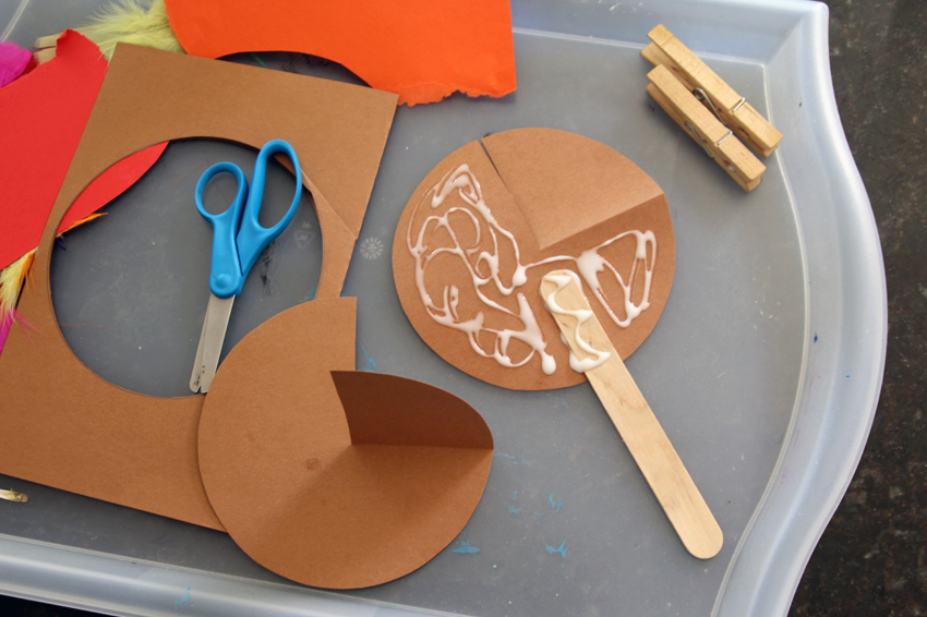 Turkey Stick Puppets for Thanksgiving - Make and Takes