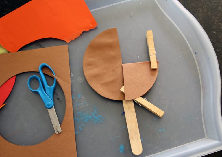Turkey Stick Puppets for Thanksgiving - Make and Takes