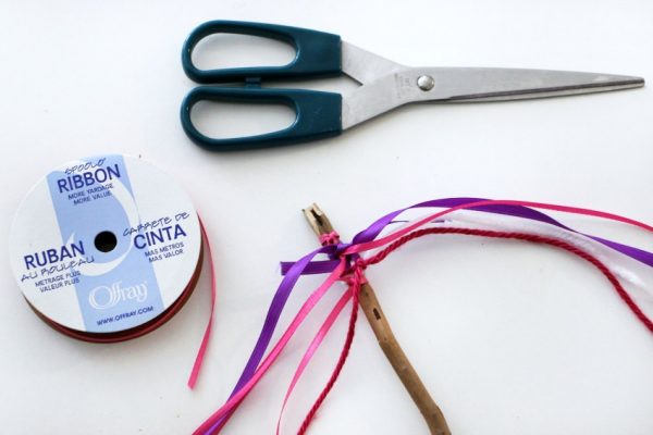 Easy Stick Ribbon Streamers for a Windy Day - Make and Takes
